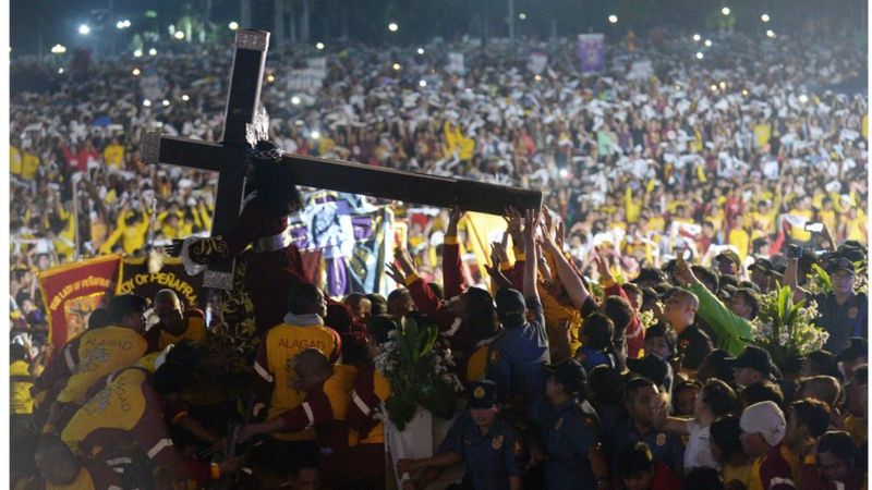 Black Nazarene procession draws 1.5 million to Manila - BBC News