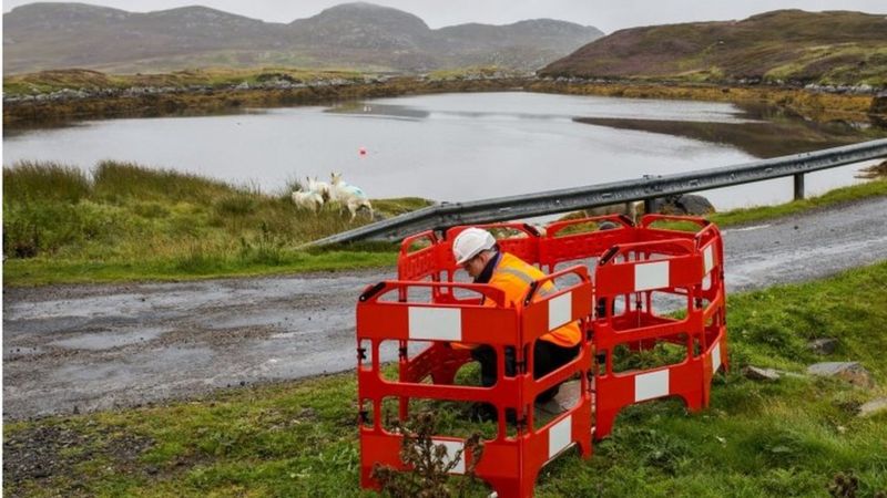 £5bn for full fibre - do the numbers add up? - BBC News