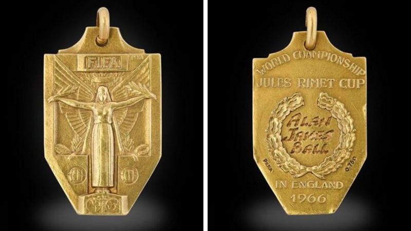 Alan Ball: 1966 World Cup winner's medal and cap to be sold - BBC News