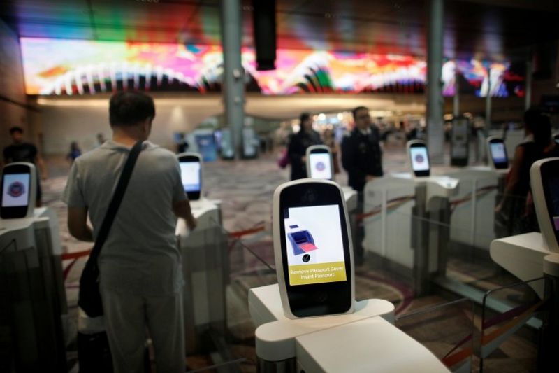 Facial recognition to be used at Singapore airport - BBC News