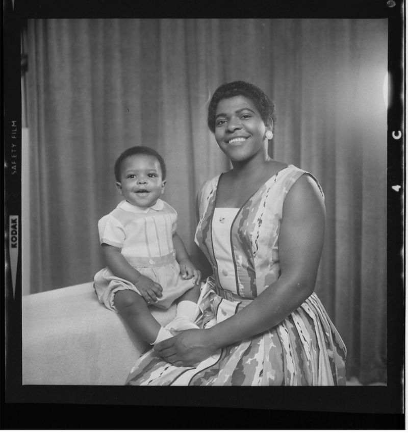 A thousand unknown faces in a trove of Hackney pictures - BBC News