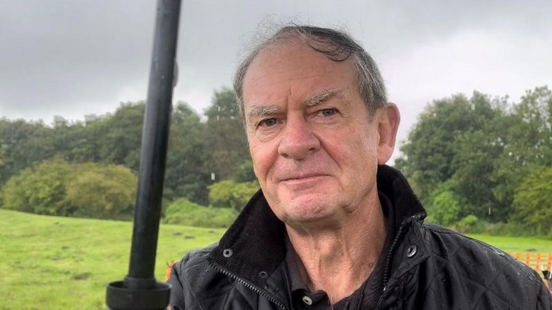 First archaeological dig at Sleaford Castle for 160 years - BBC News