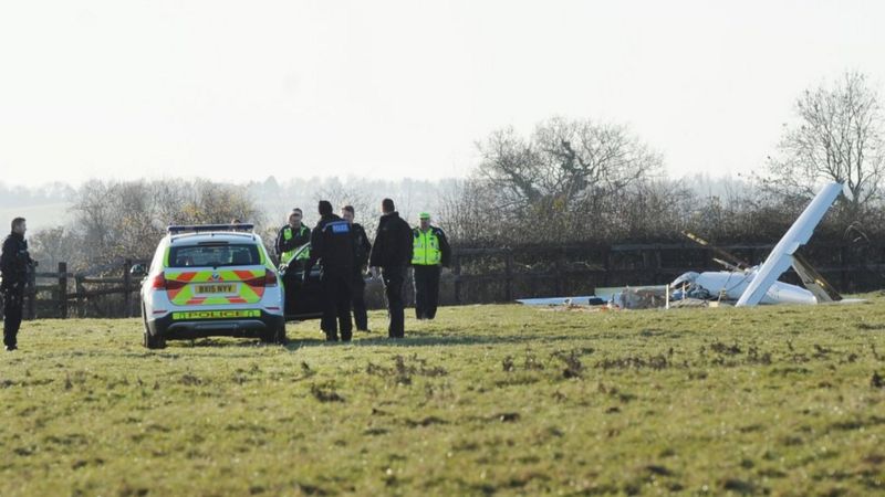 Leicestershire fatal glider crash: Aircraft 'fell from the sky' - BBC News