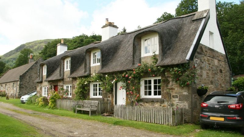 Scotland's thatched buildings surveyed - BBC News