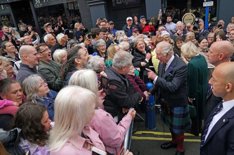 Crowds cheer King Charles during visit to Dunfermline - BBC News