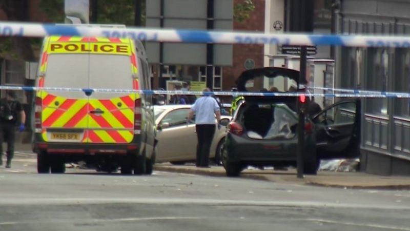 Wakefield: PC and pedestrians injured in police van crash - BBC News