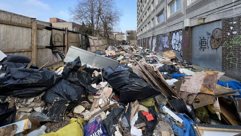 South Kilburn Estate: Derelict land becomes dumping ground - BBC News