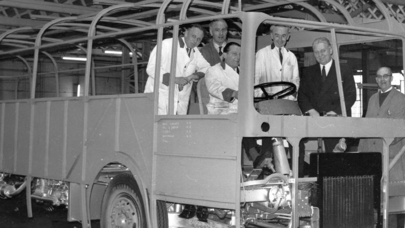 Midland Red bus memories kept alive at transport museum - BBC News