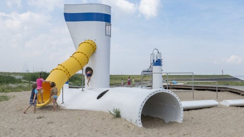 Hagshaw Hill: Turbines dismantled at Scotland's oldest wind farm - BBC News