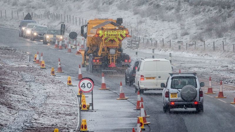 Why is there grit on roads and does it harm the environment? - BBC ...
