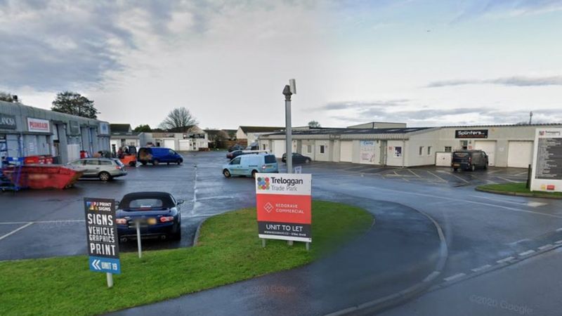 Newquay: Three attacked by masked men at Treloggan Trade Park - BBC News
