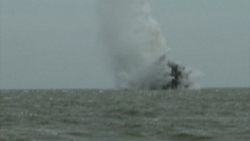 WW2 bomb found near London City Airport blown up - BBC News