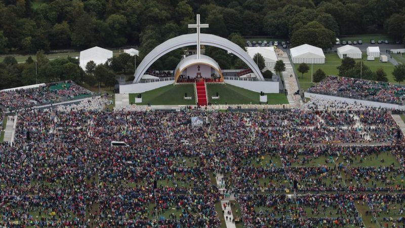 In pictures: Pope Francis in Ireland - BBC News