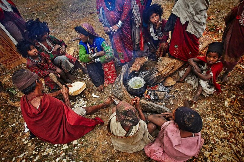 In pictures: The last nomadic people of Nepal - BBC News