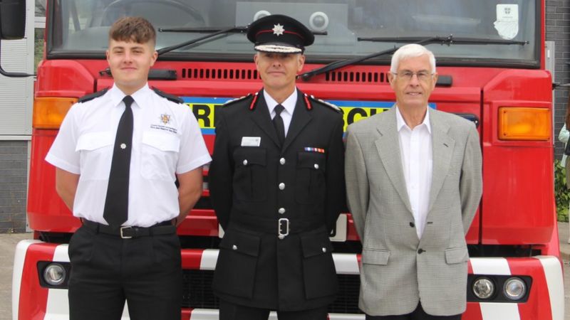 Retiring County Durham fire chief slams funding cut dangers - BBC News