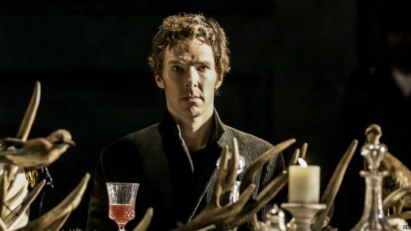Benedict Cumberbatch's Hamlet returns famous speech to act three - BBC News