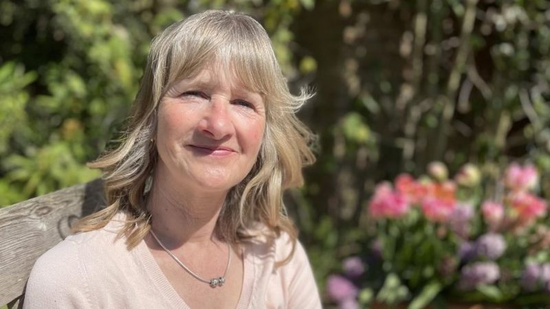 East Ruston Old Vicarage and garden to be left to charity - BBC News