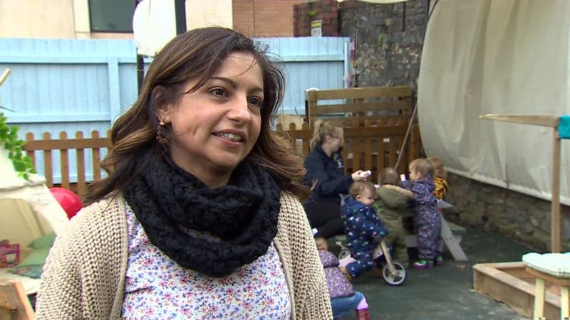 Refugees: Cardiff nursery offers families free childcare - BBC News