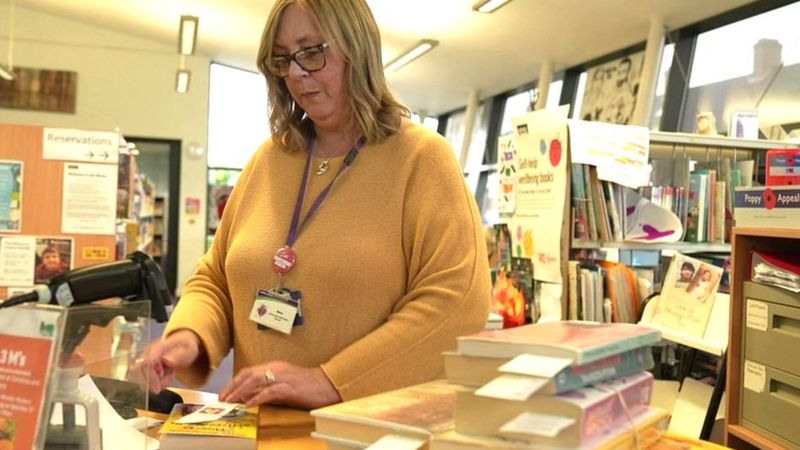 Rotherham: Libraries begin self-service trial - BBC News