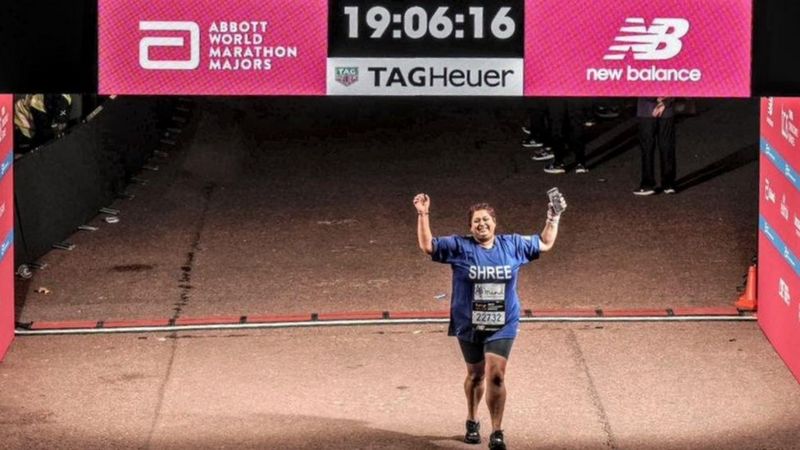 The London Marathon runners who are proud to be slower - BBC News