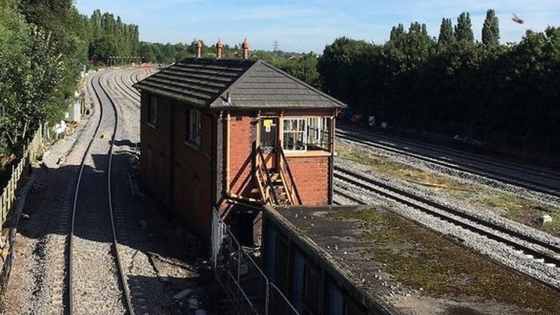 Banbury North signal box demolished despite bid to save it - BBC News