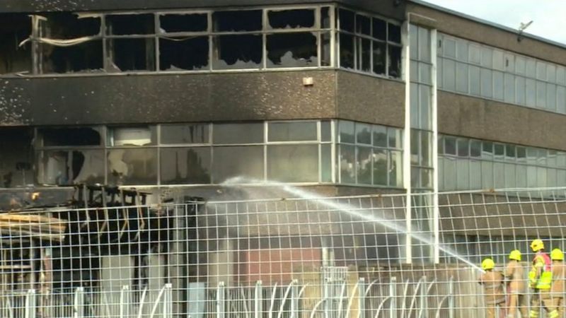 Woodmill High School fire: Boy arrested over Dunfermline blaze - BBC News