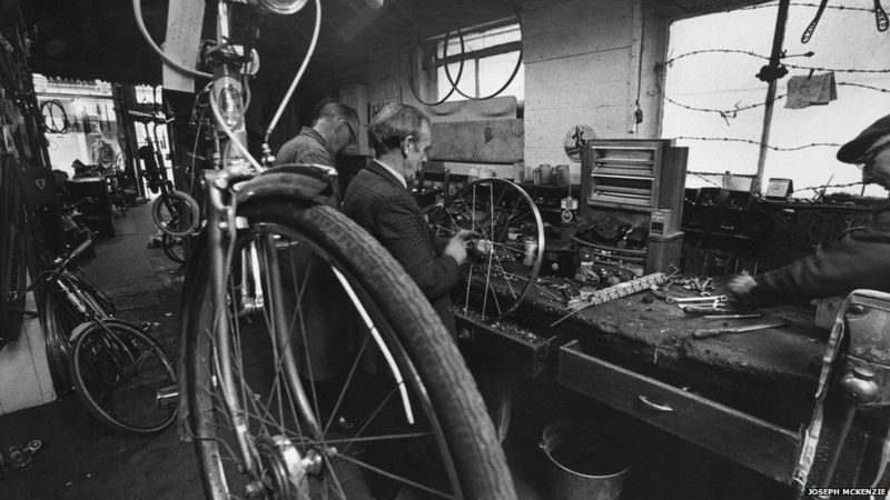 'Father of modern Scots photography' Joseph McKenzie dies - BBC News