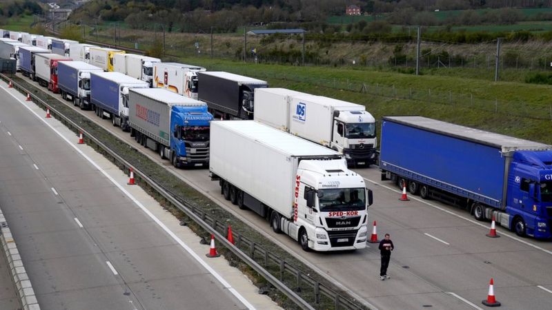 Operation Brock: M20 traffic controls to stay until after Easter - BBC News
