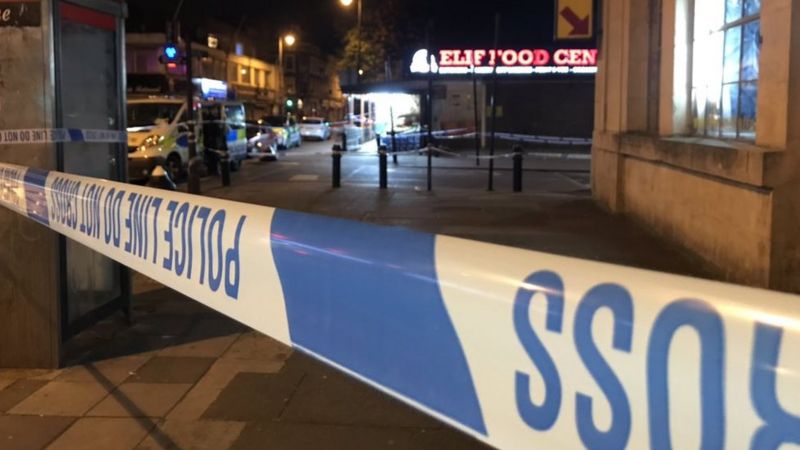 Hackney stabbing: Teenage boy killed - BBC News