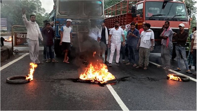 India farmers: The viral image that defines a protest - BBC News