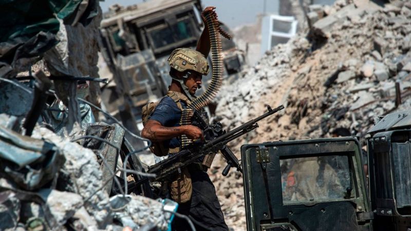 Mosul: Clashes continue as troops target IS 'holdouts' - BBC News