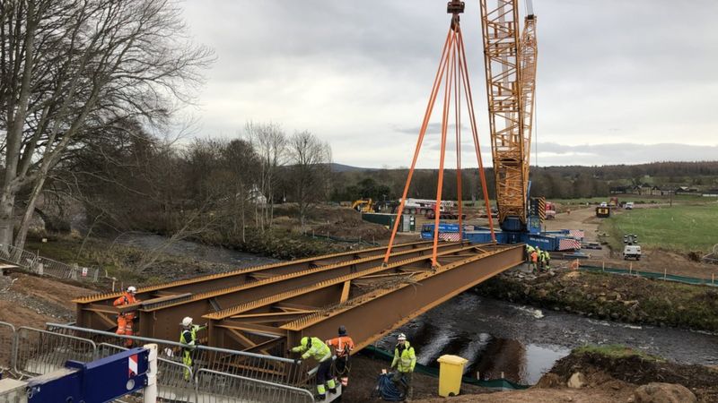 New crossing to protect historic Highlands bridge - BBC News