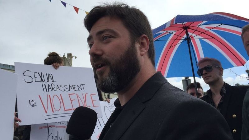 UKIP candidate Carl Benjamin in Truro milkshake melee - BBC News