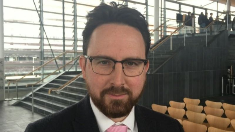 Real splits within Plaid Cymru, MP Hywel Williams claims - BBC News