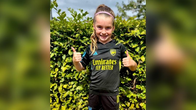 Burbage girl, 8, signed by Arsenal, wants to be lioness - BBC News