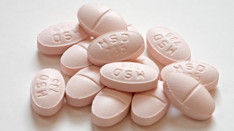 More over-75s should take statins, experts say - BBC News