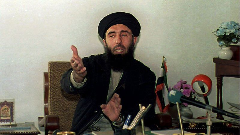 Afghan warlord Hekmatyar returns to Kabul after peace deal - BBC News