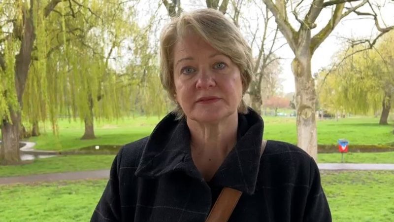 Bromsgrove homeowners want estate to be adopted amid fees row - BBC News