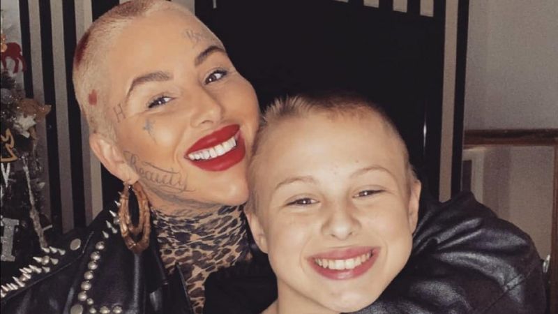 Mental health: Singer Ren Gill wants more conversations - BBC News