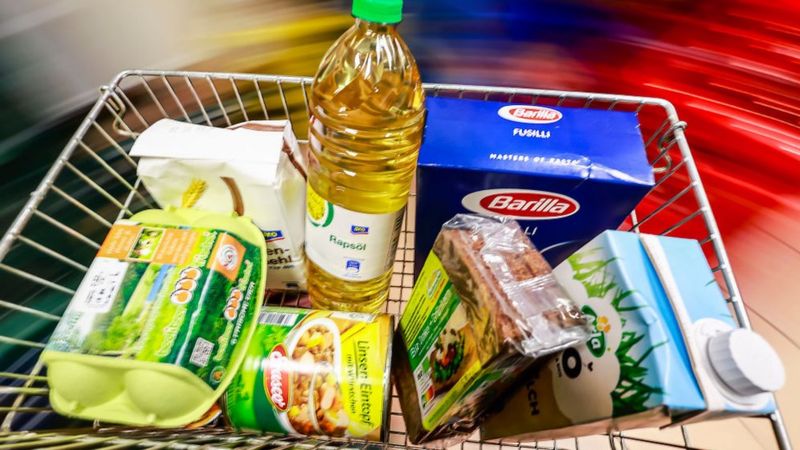 Srbija i ekonomija: Ima li kraja rastu cena - BBC News na srpskom