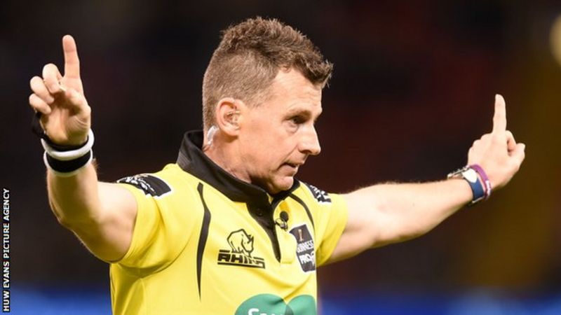 Nigel Owens: Welsh referee proud to reach European milestone - BBC Sport