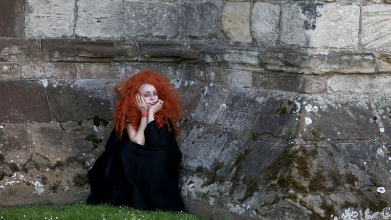 Whitby Dracula gathering smashes vampire fancy dress world record - BBC ...