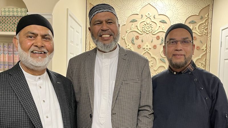 Ipswich Mosque holds community Iftar meal Ramadan - BBC News