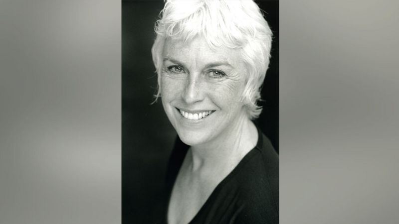 Swansea-born Twin Town actress Helen Griffin dies, aged 59 - BBC News