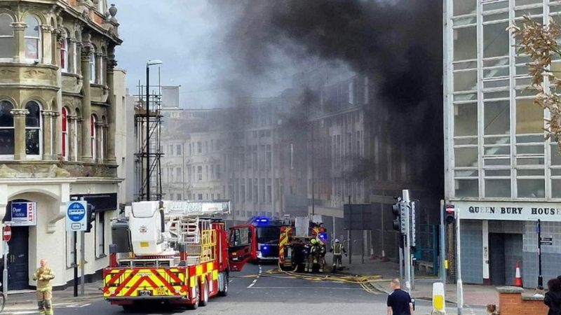 Hastings: High rise building engulfed in smoke after blaze - BBC News