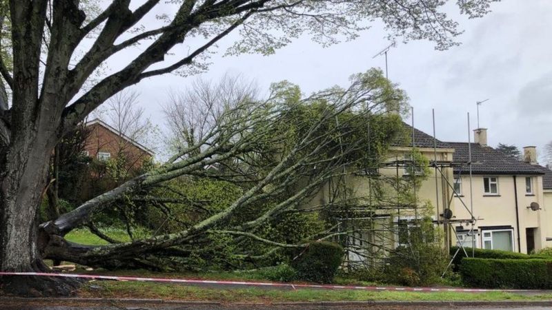 Storm Noa: Lightning strike on house as storm passes - BBC News
