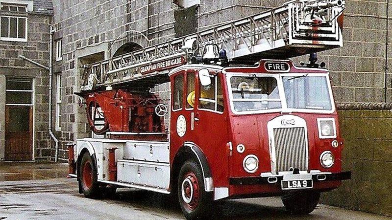 Winter home needed for 1956 Aberdeen fire engine - BBC News