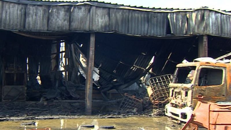 Birmingham fire: Crews still at Tyseley plastics factory blaze - BBC News