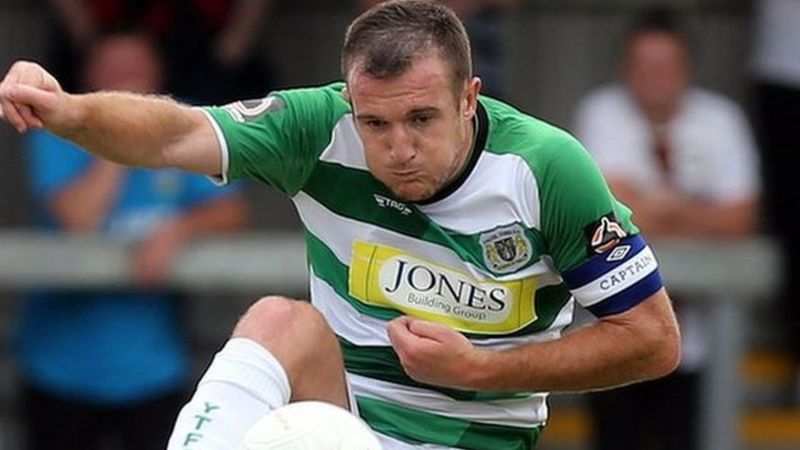 Lee Collins: Clubs unite to raise funds for footballer's family - BBC News