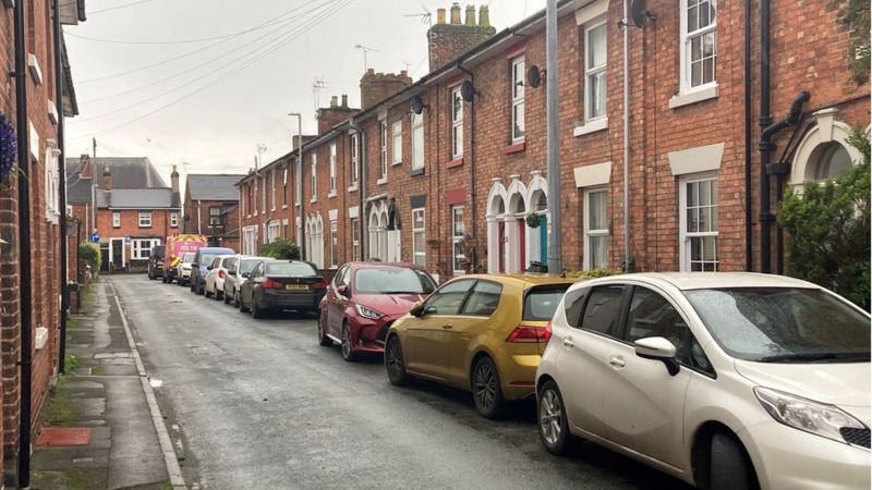 Stafford: Man arrested on suspicion of murdering woman, 77 - BBC News